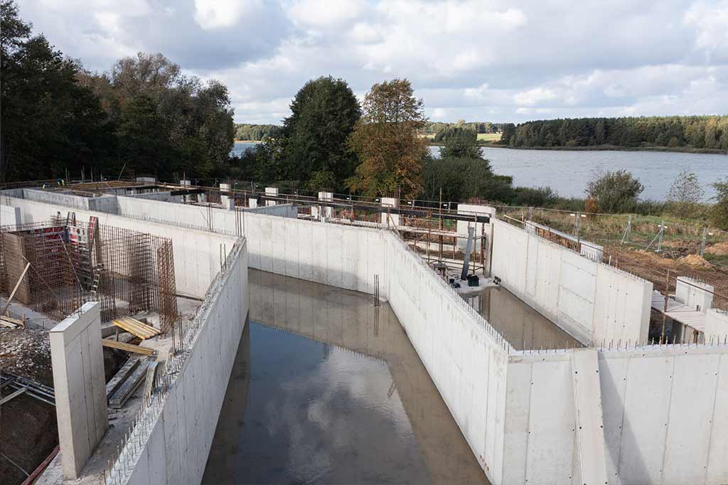 Comprehensive construction of a two-story service facility on Lake ...
